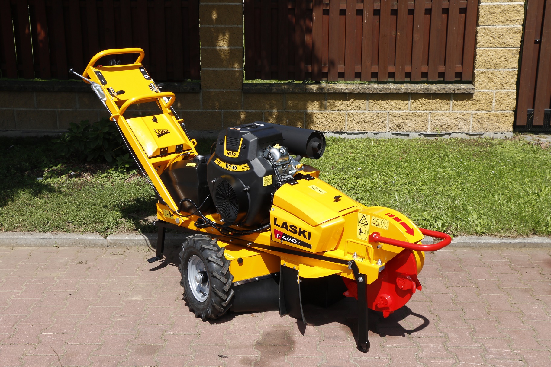 Ruční fréza na pařezy s elektropojezdem F 460 E (RATO) | Laski